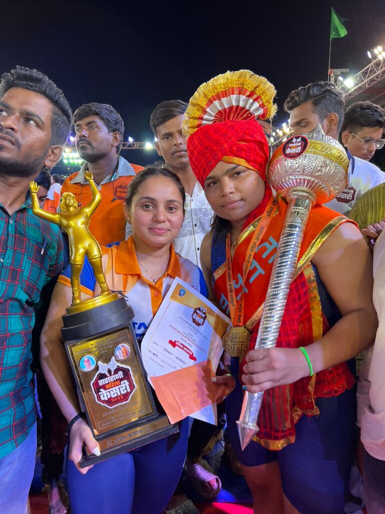 नाभिक समाजाची दिव्या सेन पहिल्या “ताराराणी महिला केसरी" ची मानकरी ...